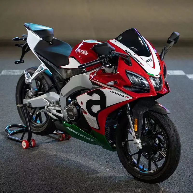 降价增配，22980元！阿普利亚入门级仿赛，GPR 250 R运动版发布 - 哔哩哔哩