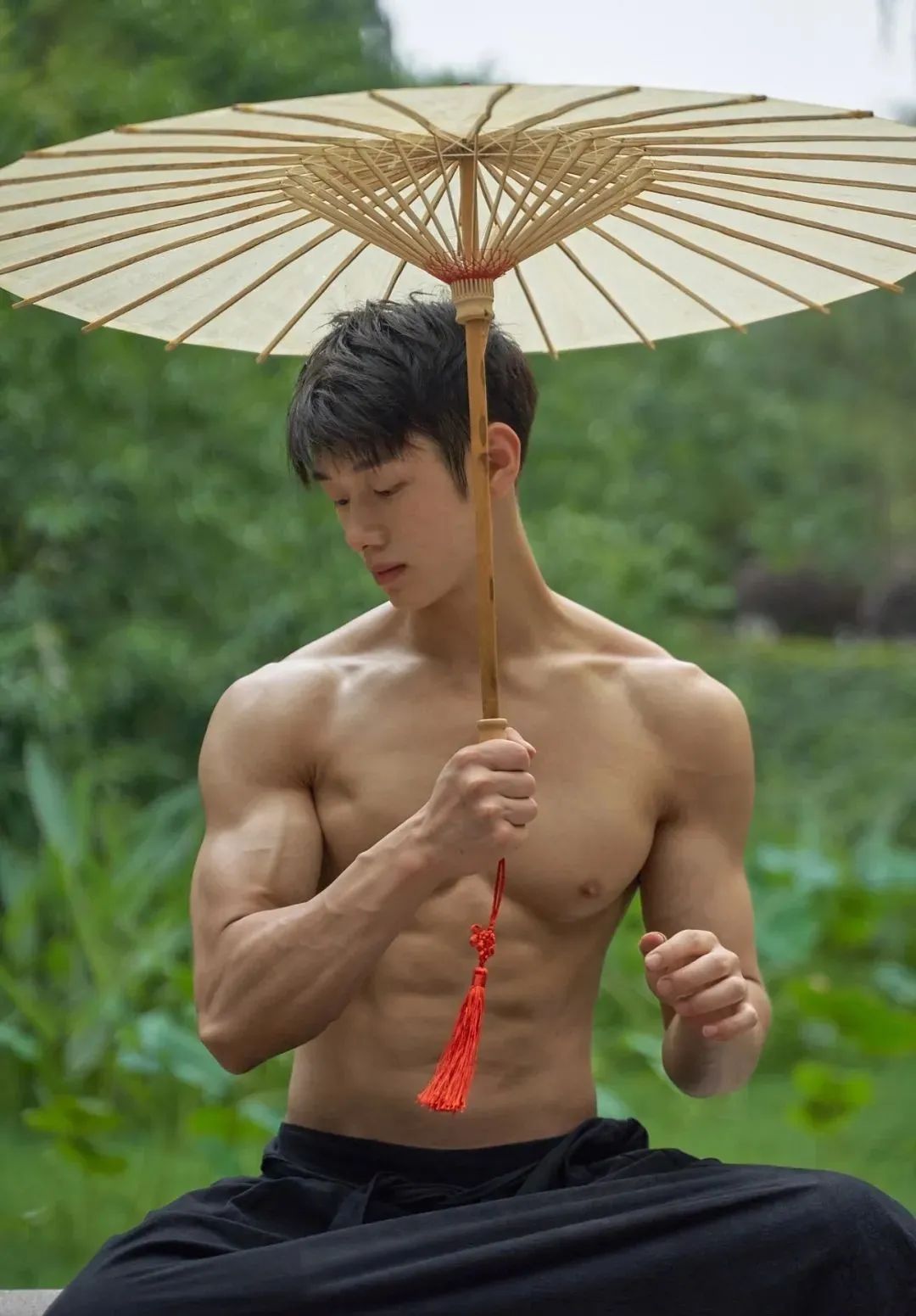 火遍全网的国风肌肉少年，究竟长什么样？ - 哔哩哔哩