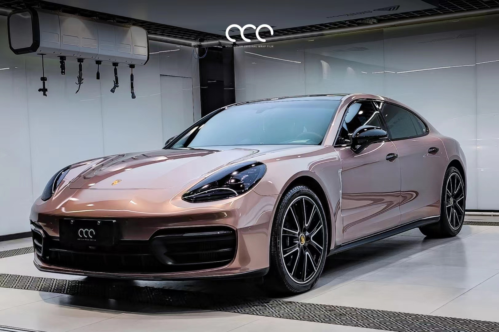 保时捷帕拉梅拉漫彩改色膜冰莓粉，优雅知性又高贵 - 哔哩哔哩