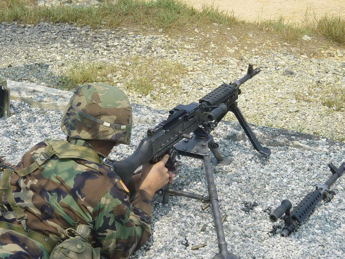 [轻武器科普] 美军通机扛把子——M240系列通用机枪 - 哔哩哔哩