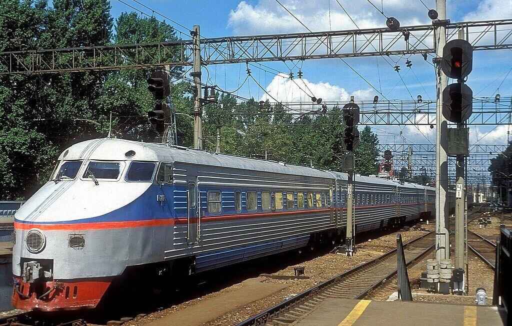 【火车科普贴】S14E40：苏联高铁——苏联铁道部ER200（ЭР200）型电力动车组 - 哔哩哔哩