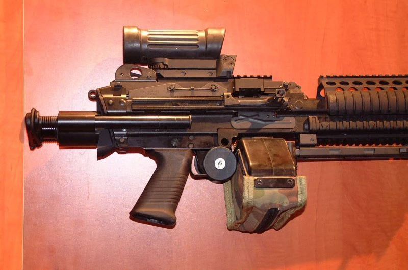 【轻武器科普】美国M249 SPW / Mk46 MOD 0轻机枪简介 - 哔哩哔哩