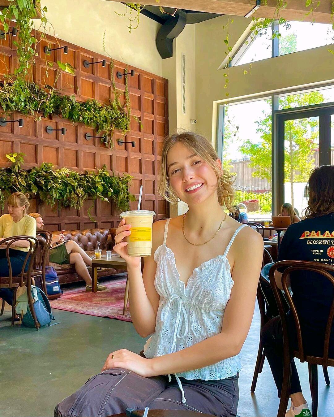 泽莉ins照片2.0 - 哔哩哔哩