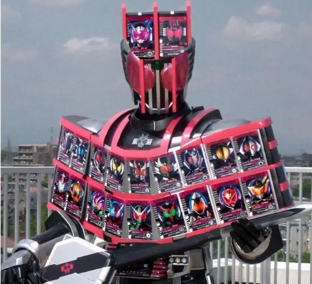 假面骑士：DECADE新神主形态公开，上百张骑士卡汇聚一身，红色披风太亮眼！ - 哔哩哔哩