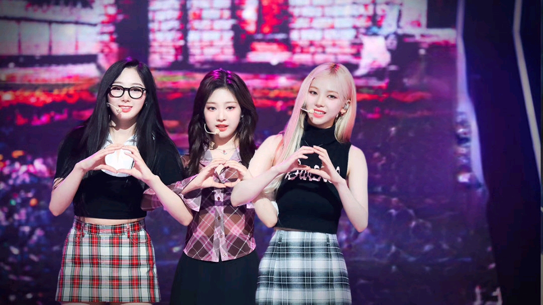 spicy.+收录曲舞台照三 - 哔哩哔哩