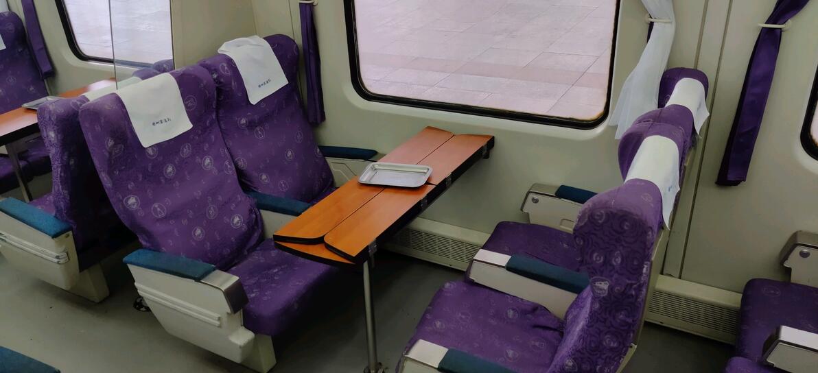 原来有那么多老车可以碾压绿巨人？技术更新？服务降低？国铁25型软座退化史！ - 哔哩哔哩