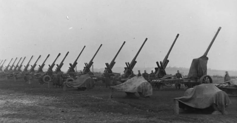 俄式暴力美学：一发122榴弹糊上去 炮塔都给你扬了！122mm D-25T火炮家族小考证 - 哔哩哔哩