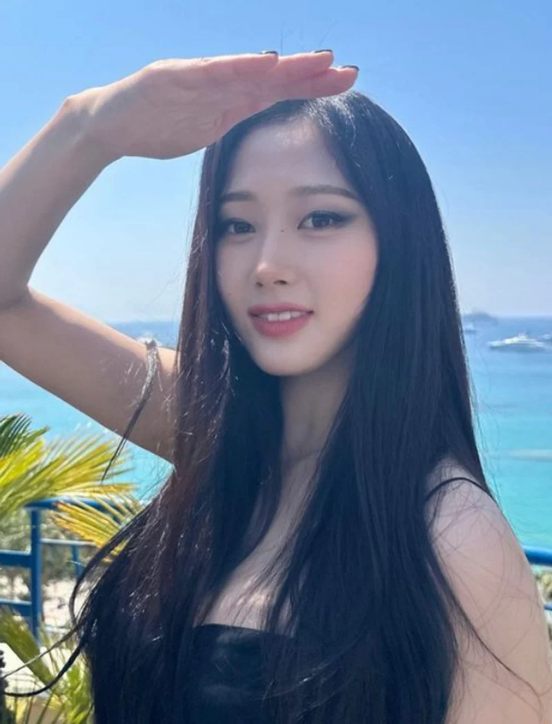 韩娱！aespa成员Giselle性感出席戛纳电影展惹热议！网：原来身材这样丰满？ - 哔哩哔哩