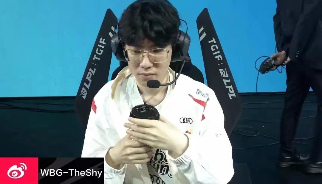 LPL官方公布十年来各位置最高MVP数，LWX成AD位榜首 - 哔哩哔哩