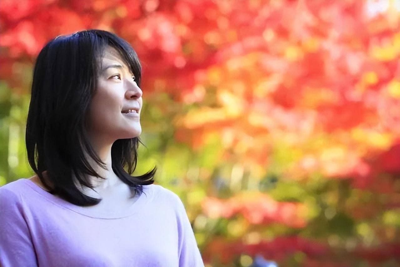 中年女人希望你 撩”她，往往会发出3个信号，别装作不知道 哔哩哔哩