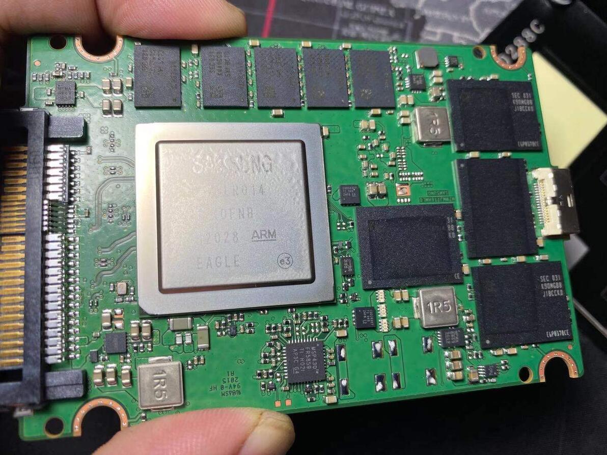 三星PM1733评测与拆解 - 哔哩哔哩