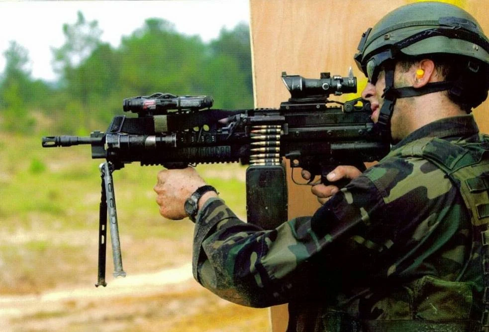 【轻武器科普】美国M249 SPW / Mk46 MOD 0轻机枪简介 - 哔哩哔哩