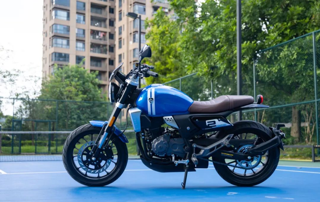 评测丨赛科龙RE250，高性价比的入门复古车 - 哔哩哔哩