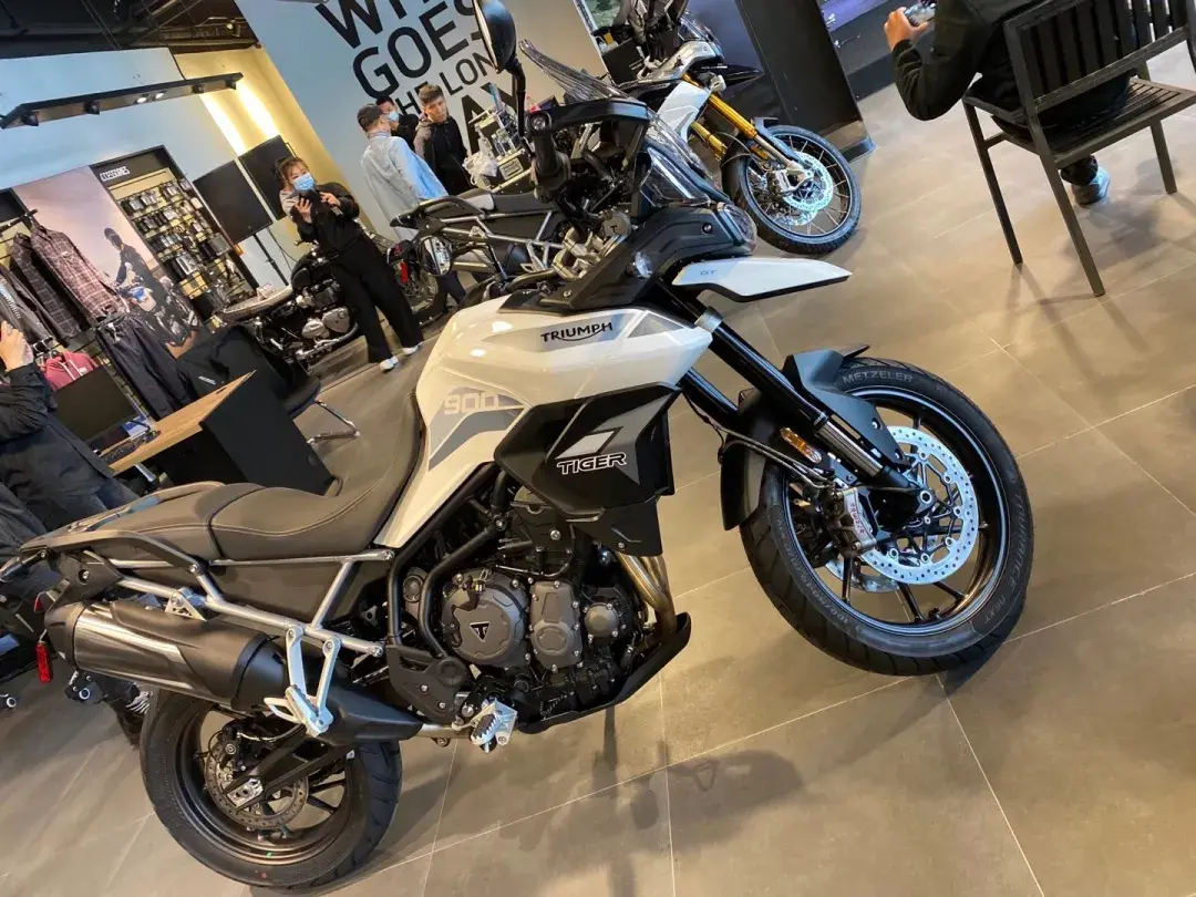 128895元起，凯旋三缸ADV Tiger 900国内上市 - 哔哩哔哩