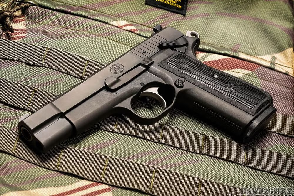 评测：FN“大威力”手枪 用3000发弹药 感受经典型号的现代演绎 - 哔哩哔哩