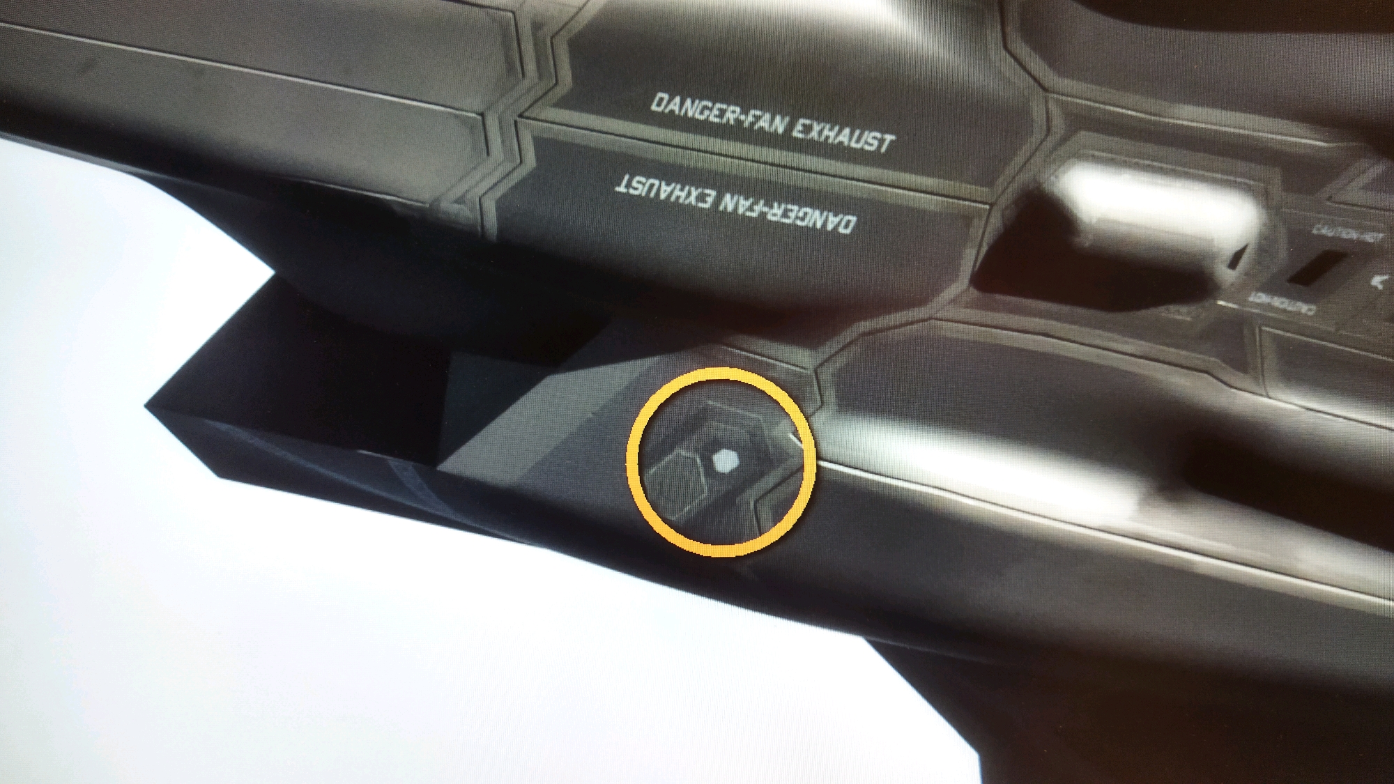 F35的MADL(多功能先进数据链)的天线位置 - 哔哩哔哩