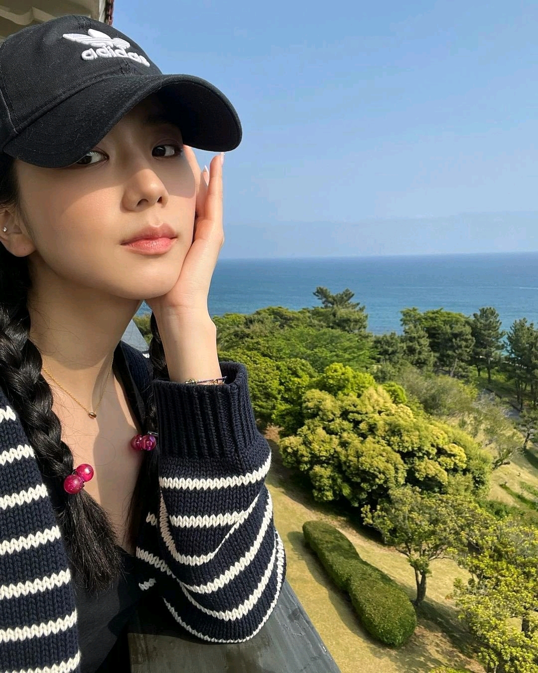 【金智秀】220510 jisoo ins 更新 - 哔哩哔哩