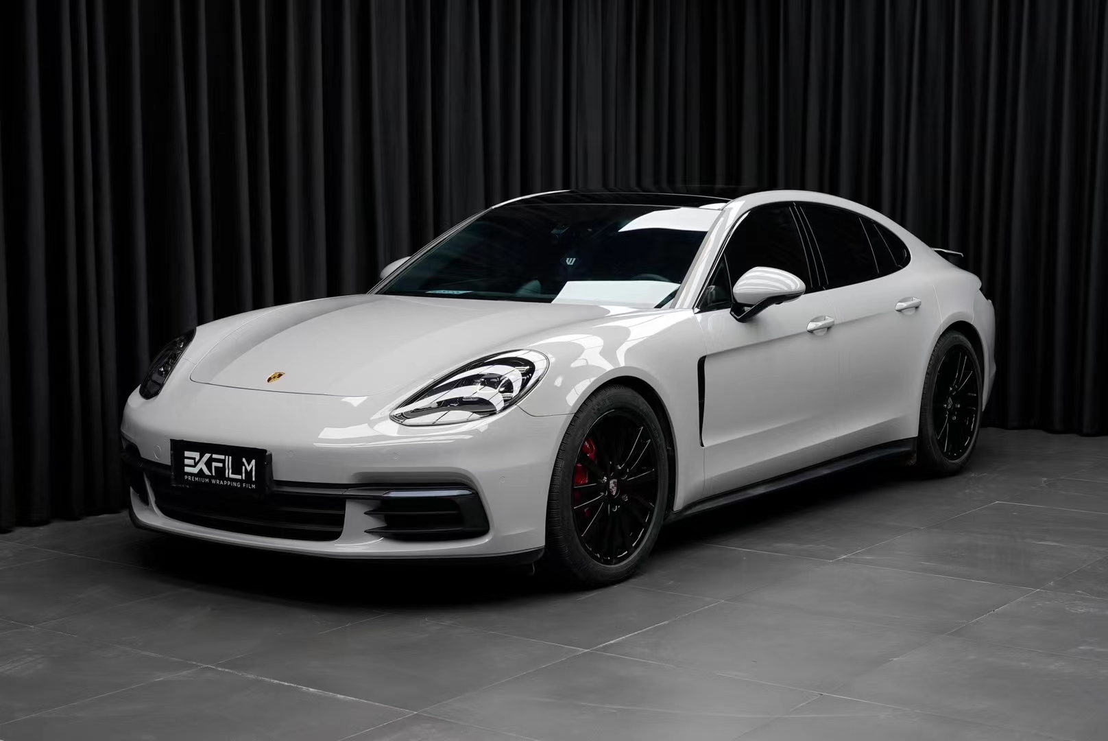 帕拉梅拉EKFILM-PET亚灰，在黑的冷峻和白的纯粹之间游离 - 哔哩哔哩