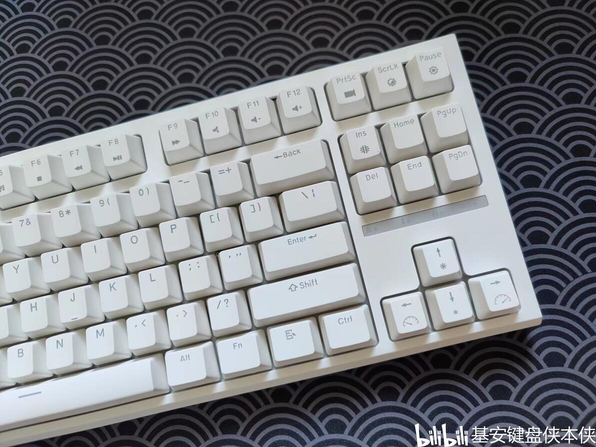 【双键合璧，一击封神】百元王者 无敌的RK R87 K银轴RGB版 超详测评及选购指南 - 哔哩哔哩