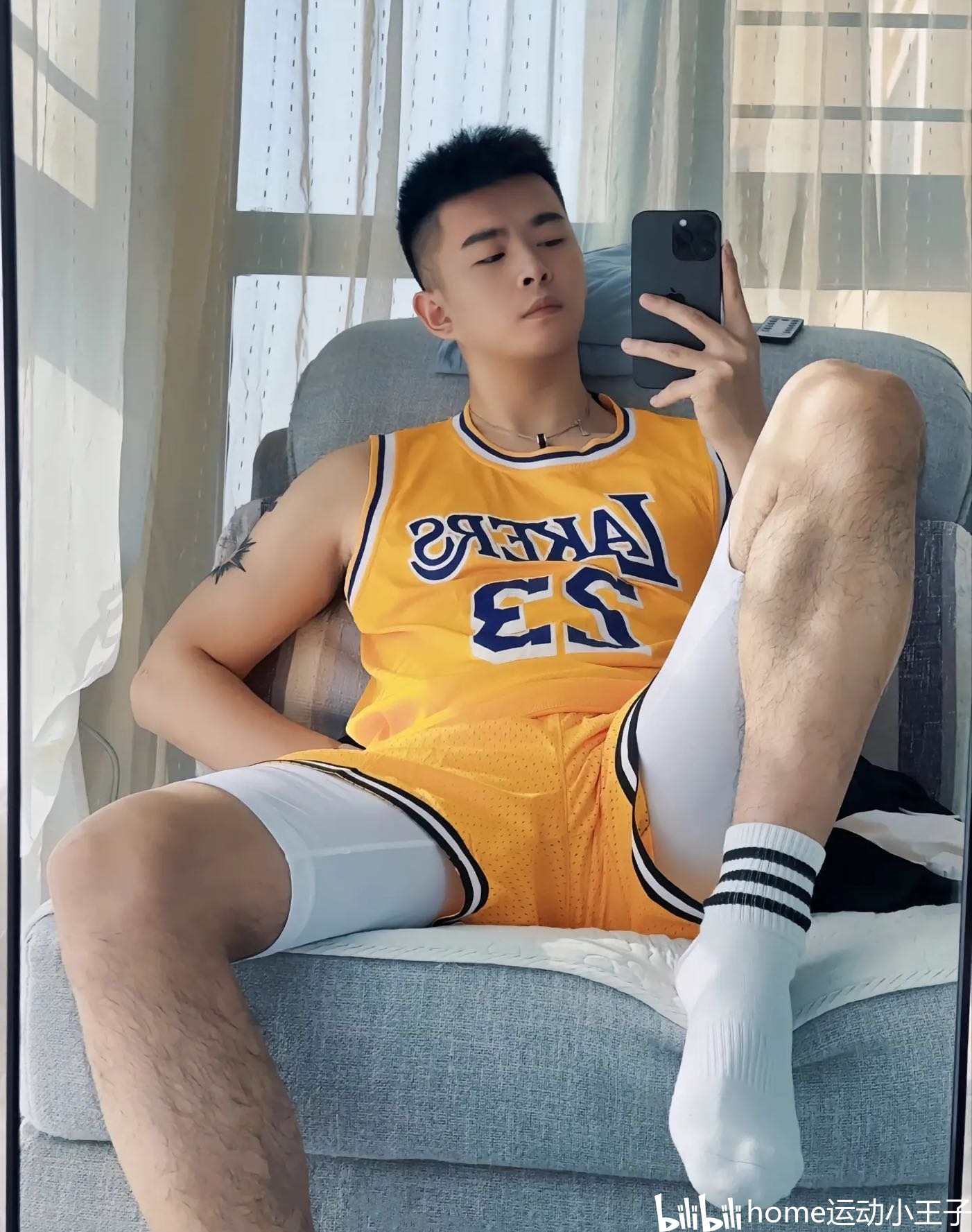 爱自拍的直男体育生白袜果然是男孩子的标配 哔哩哔哩