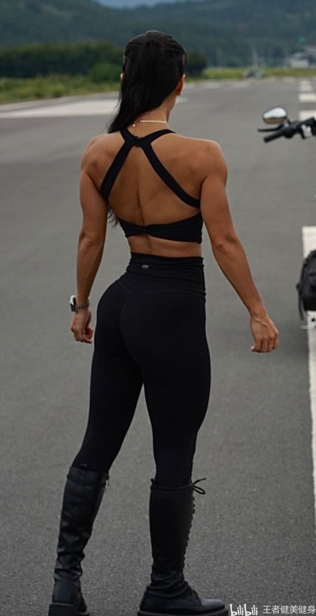 健身房里最惹火的健身辣妹！性感有韵味的韩国肌肉女--Na Ri Yang - 哔哩哔哩