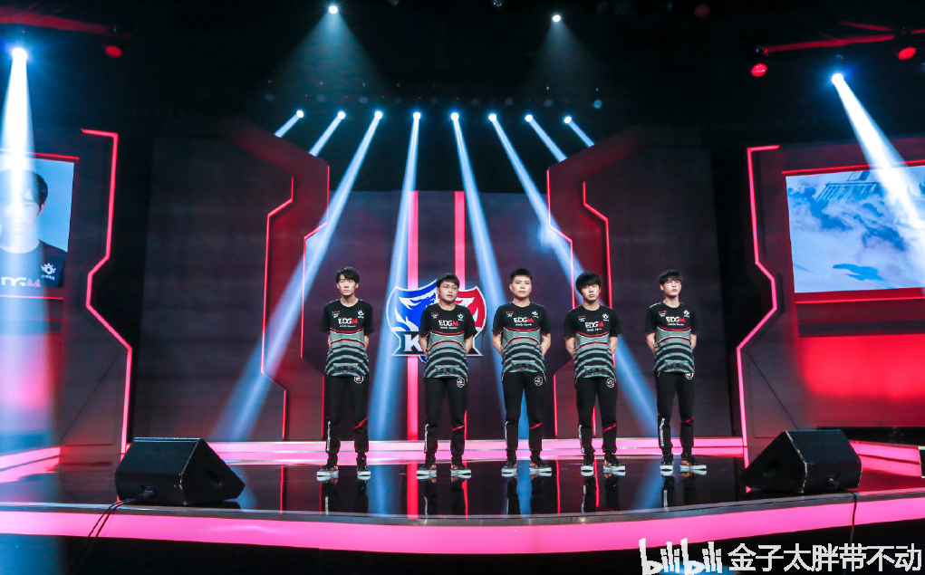 EDGM辅助位置进行轮换，小暖替换KOKO上场，KOKO或会长时间替补！ - 哔哩哔哩