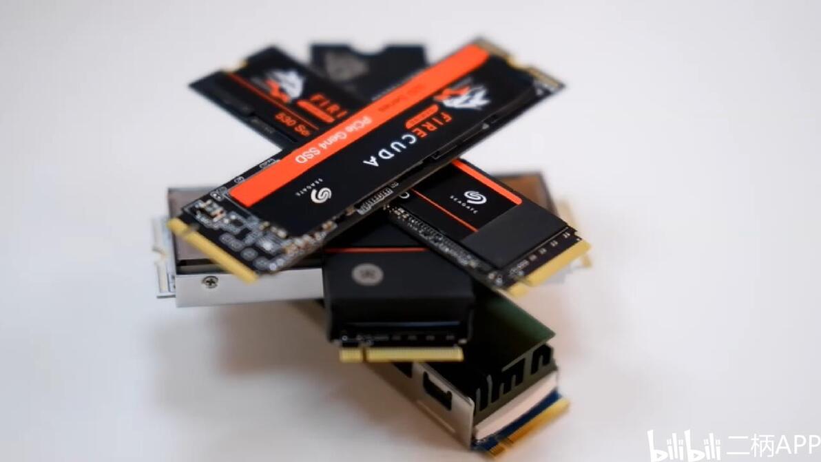 防踩雷，PS5玩家必收藏！高/低规格SSD硬盘外接性能实测 - 哔哩哔哩