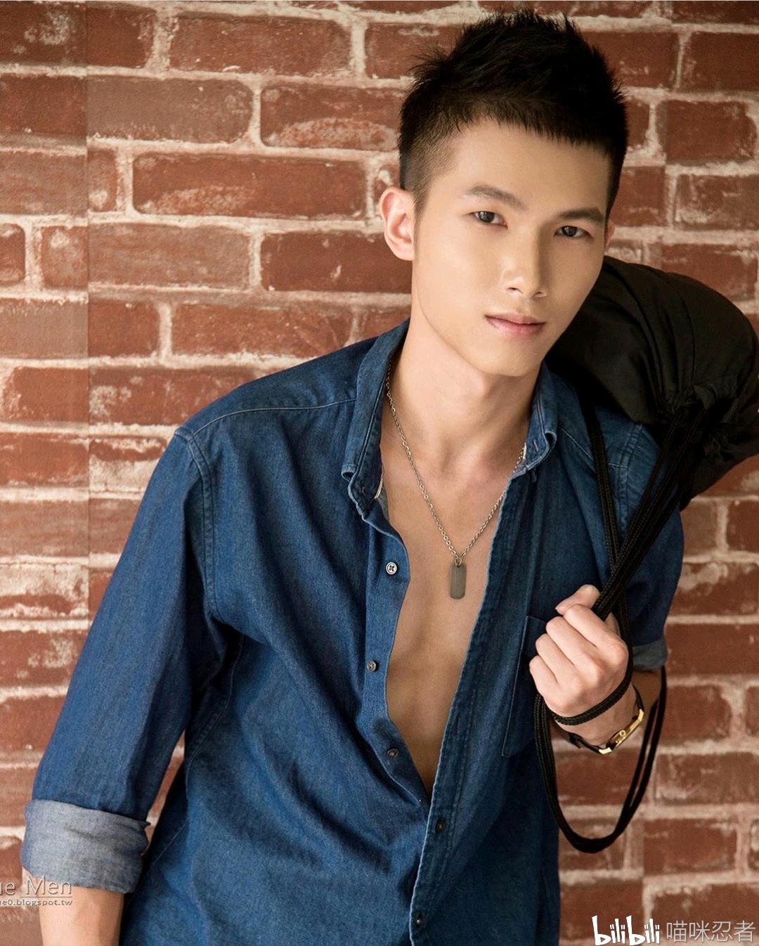 脸红心跳 | 蓝男色 肌肉男子摄影bluemen183 - 哔哩哔哩