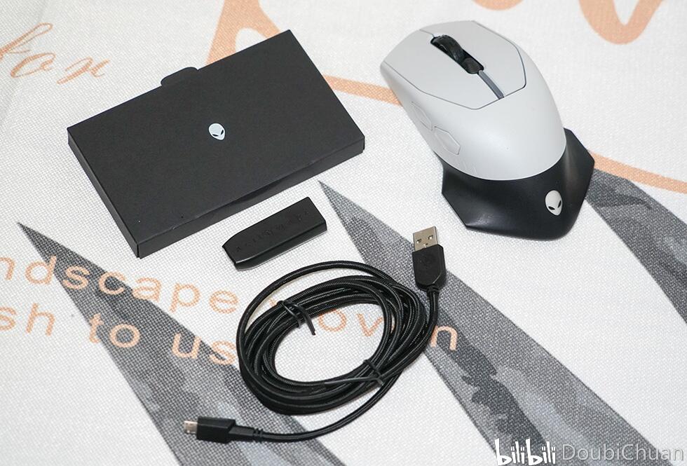 玩票还是玩真的？350小时持久续航 Alienware AW610M无线鼠标 - 哔哩哔哩