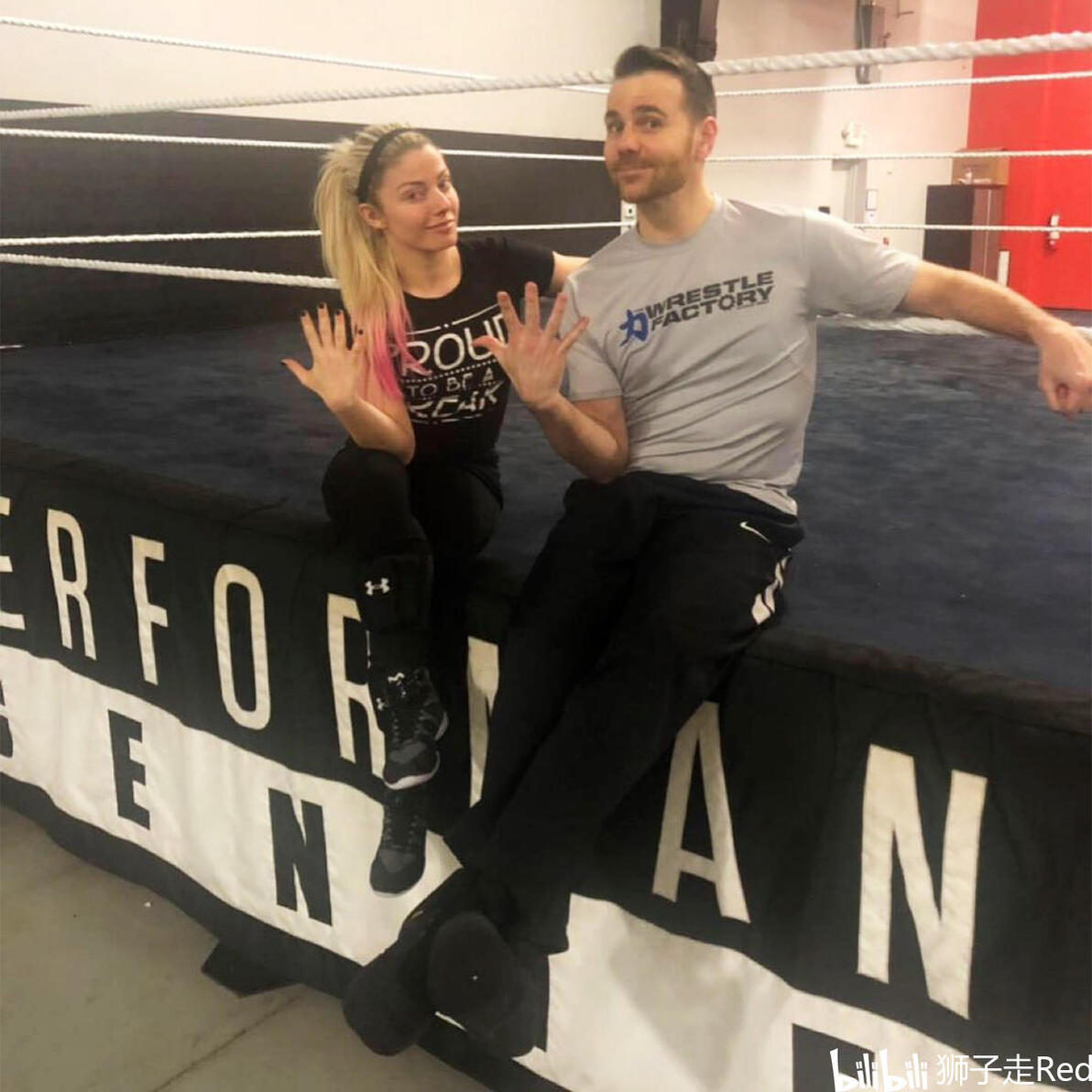 WWE小魔女Alexa Bliss阿莱萨布里斯人物介绍及精选照片集 - 哔哩哔哩