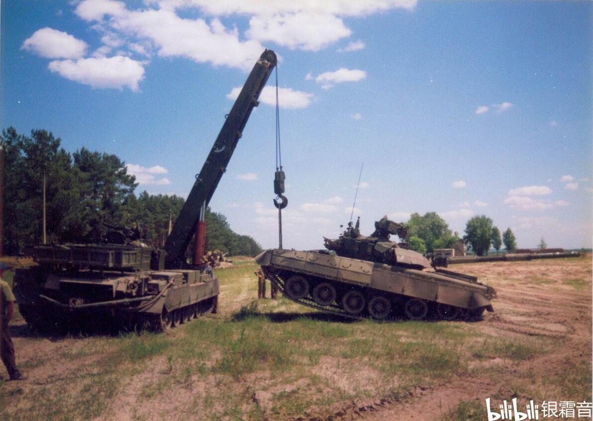 简述哈尔科夫的T-80改型 - 哔哩哔哩