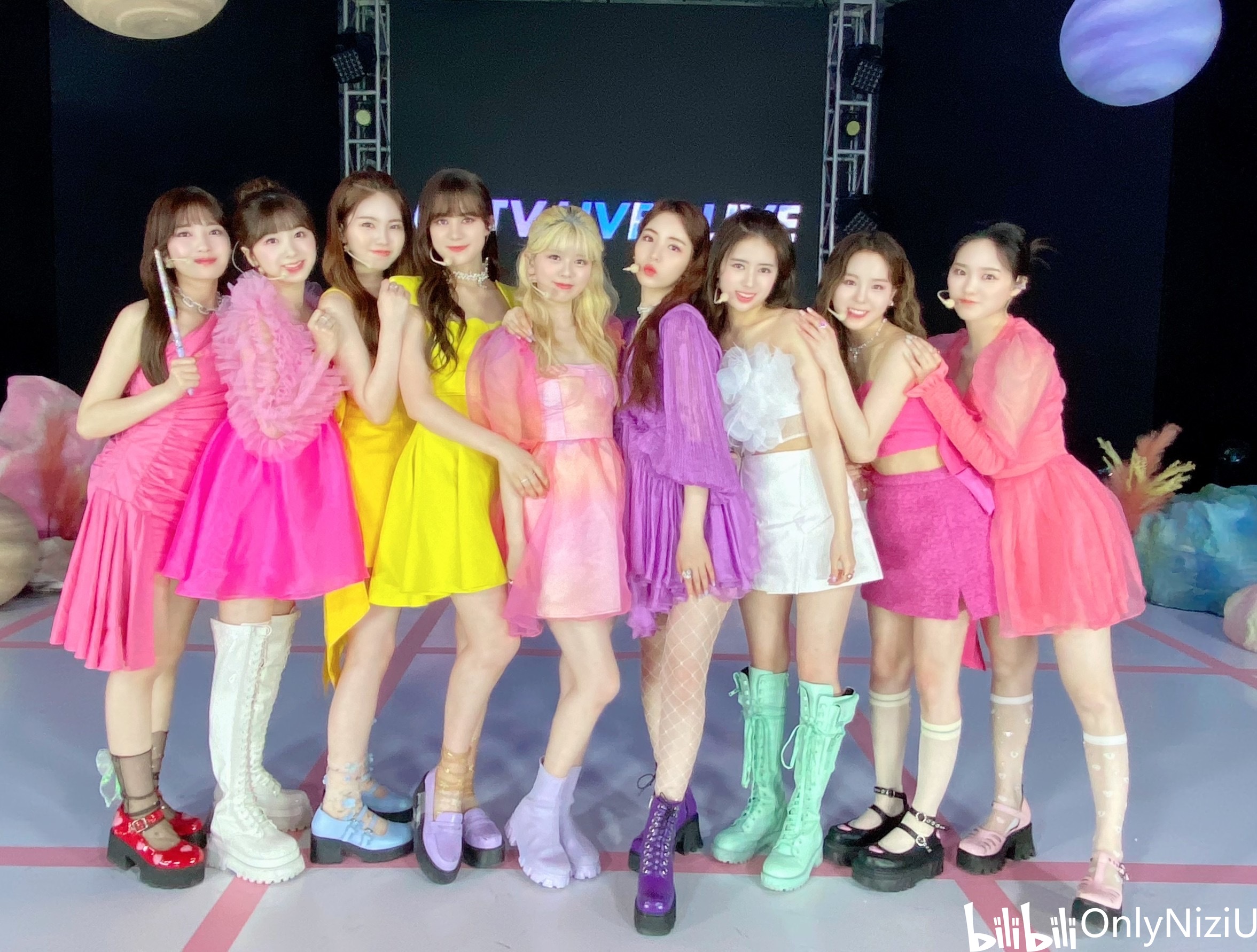NiziU“ASOBO”舞蹈風靡全球！ - 哔哩哔哩