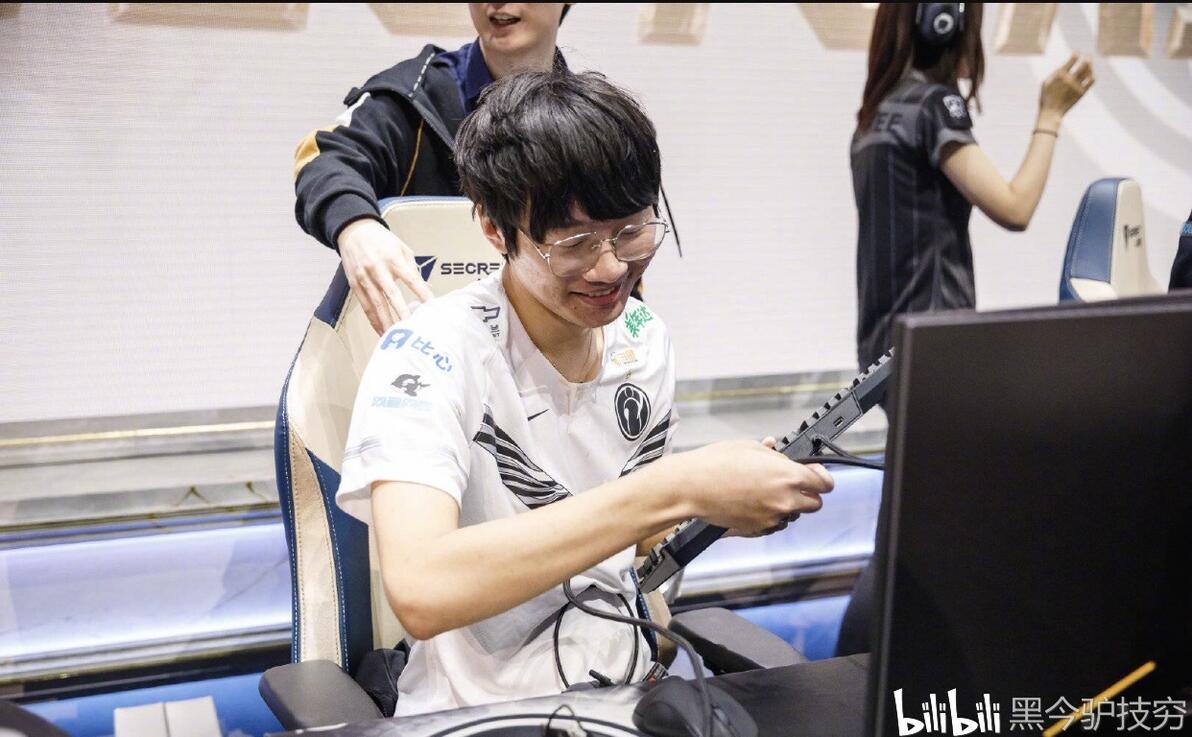 PDD透露爱徒小龙堡将登陆LPL，网友分析后直言：基本锁定RNG了？ - 哔哩哔哩