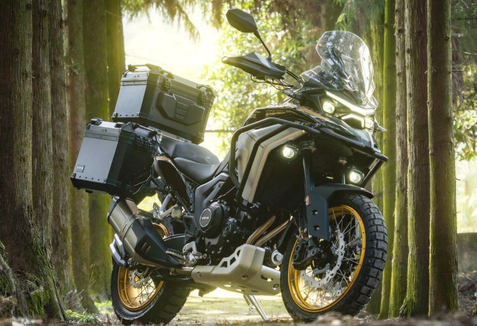 同级唯一搭载电子减震的ADV，凯越625X正式发布，售价31777元起 - 哔哩哔哩