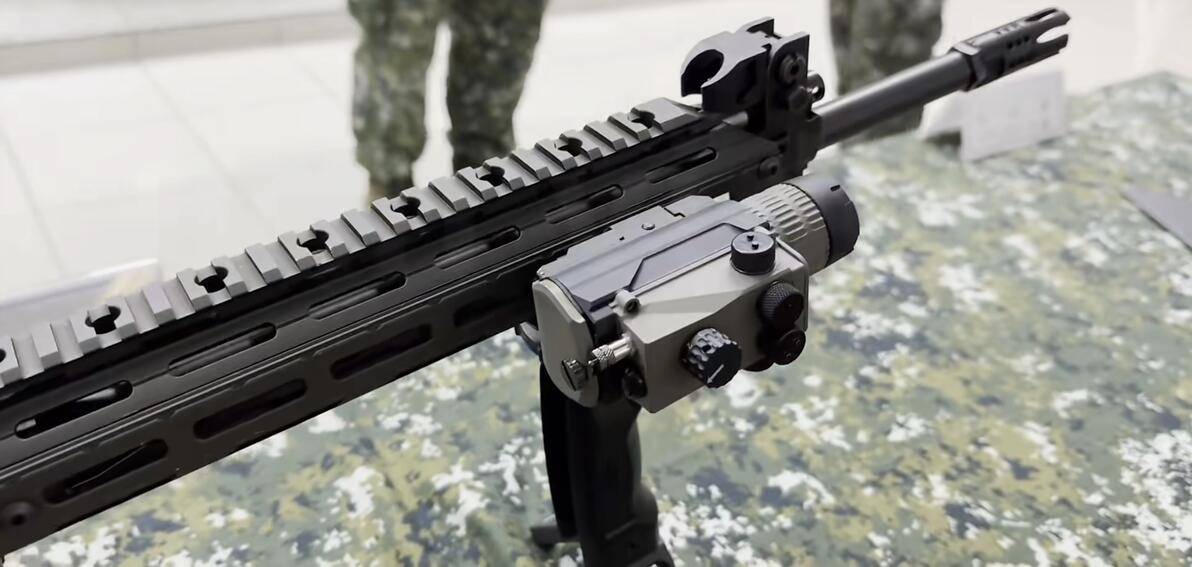 中国台湾T112式5.56公厘战斗步枪及其配件简介 - 哔哩哔哩