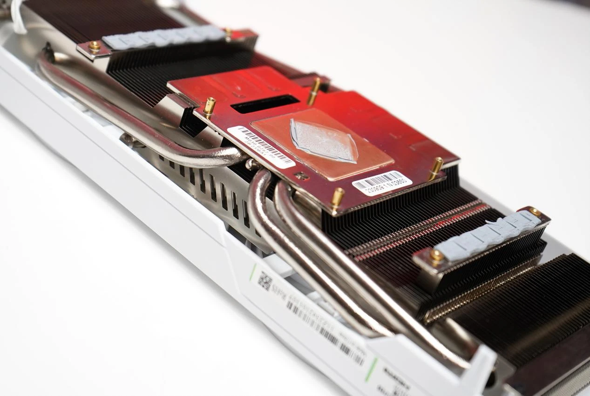 蓝宝石RX6750 GRE显卡评测：对比RTX4060，谁才是真正甜品卡？ - 哔哩哔哩