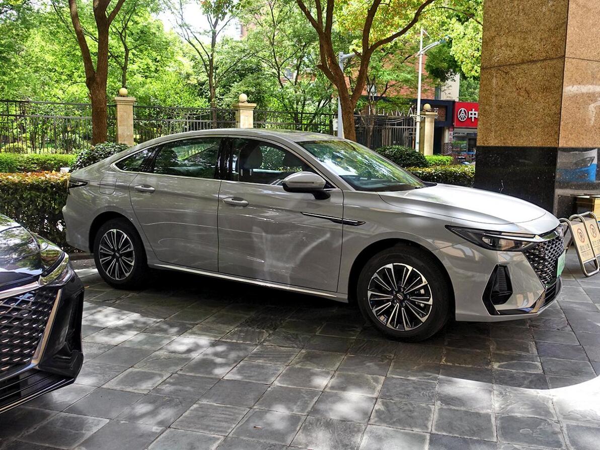 8万元的新能源家轿，综合续航超1400km，实拍2025款奇瑞风云A8 - 哔哩哔哩