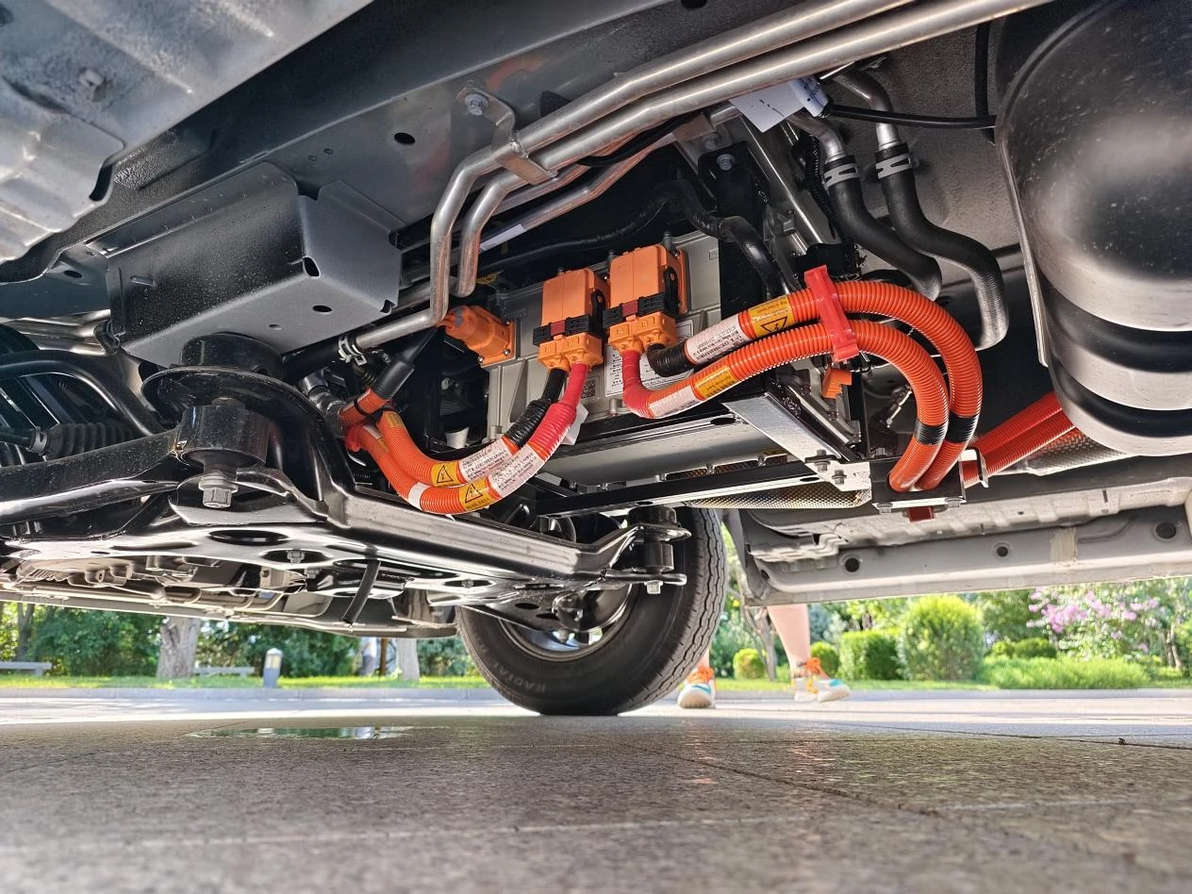 混动轻客能不能买？四大维度解析图雅诺X5 HEV - 哔哩哔哩