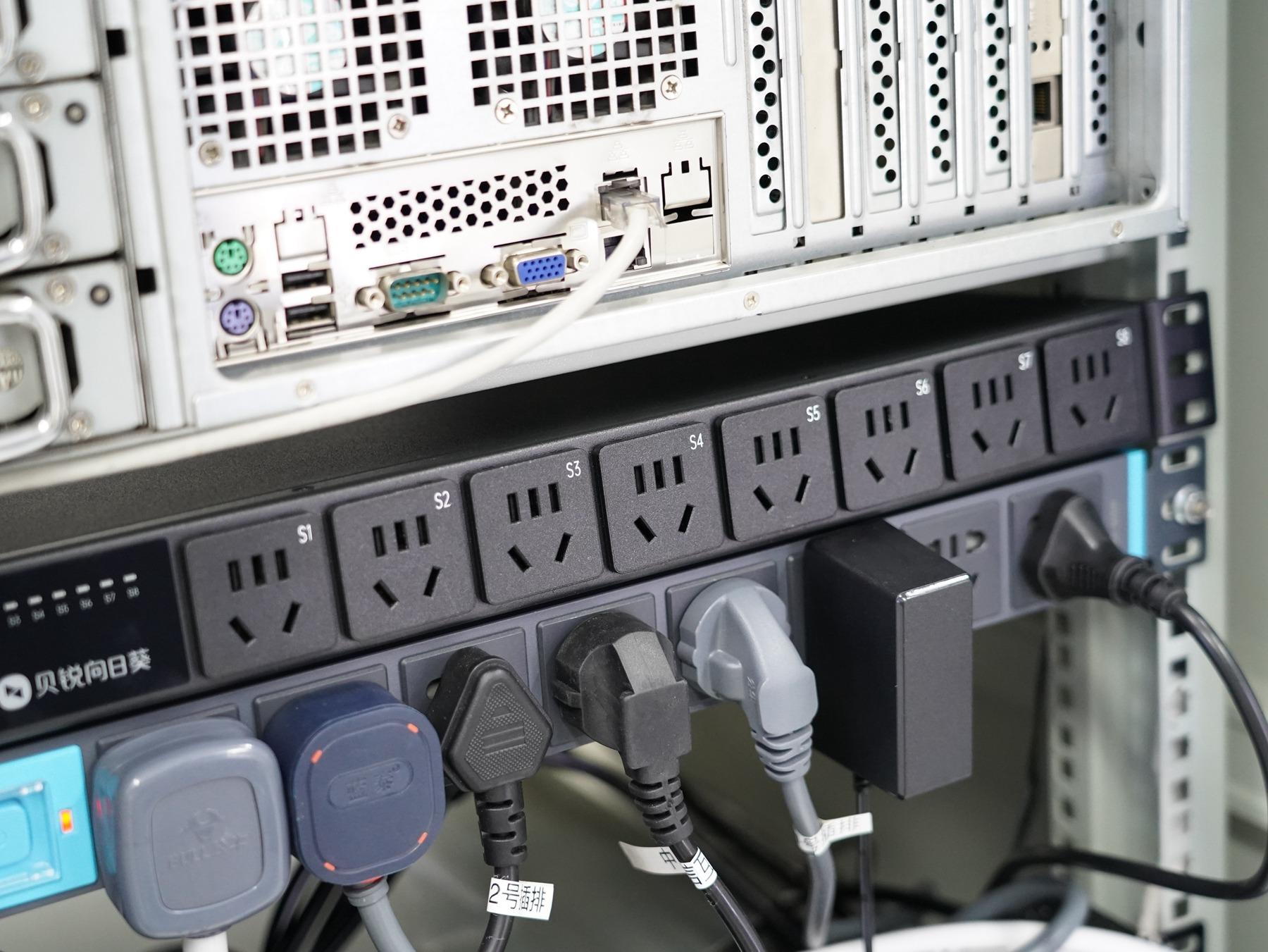 一键掌握全局，无忧远程管控—向日葵智能PDU P8，机房管理的之选 - 哔哩哔哩