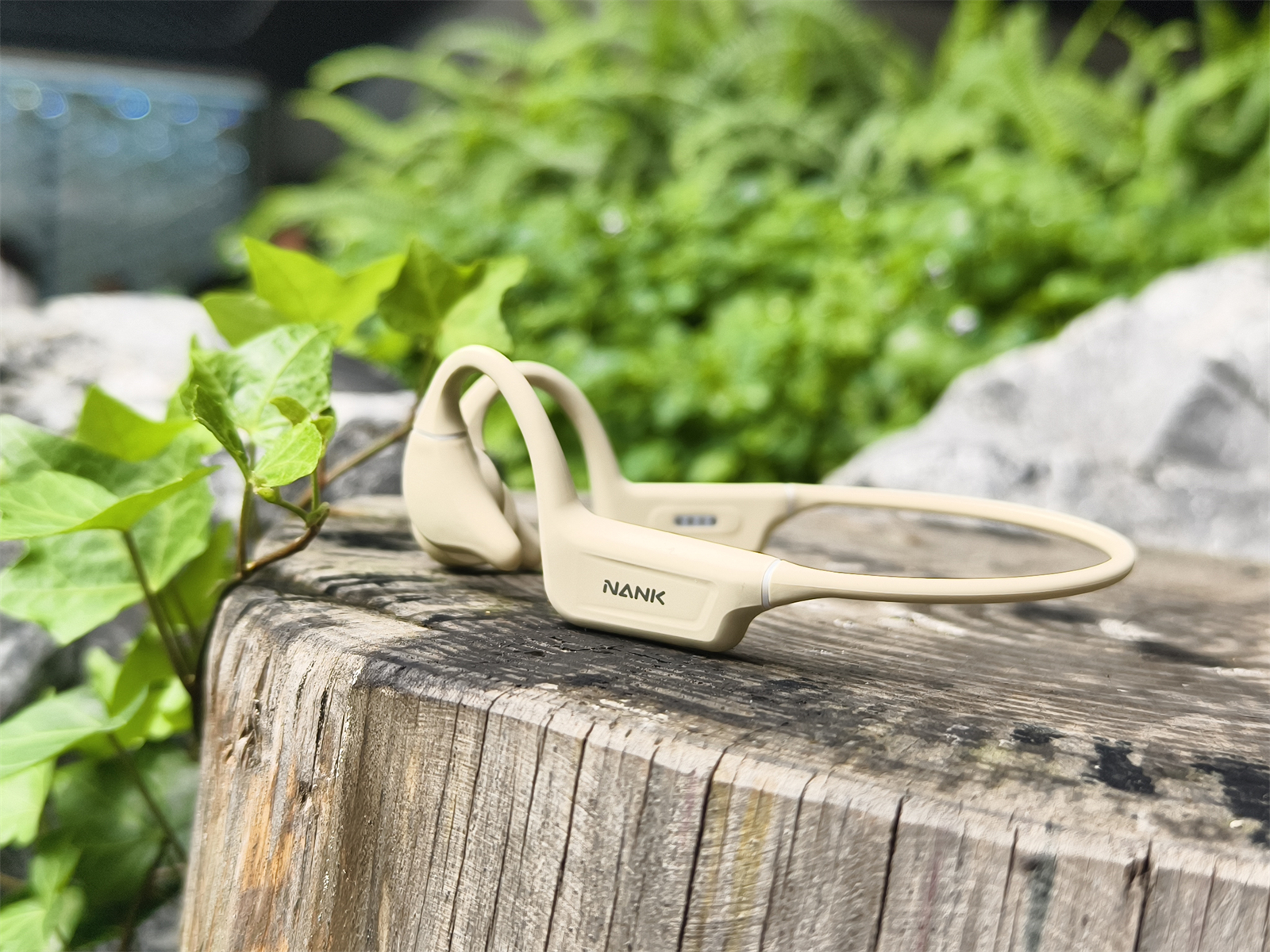 南卡Runner Pro5骨传导蓝牙耳机，IP69防水让你游泳时也能听歌 - 哔哩哔哩