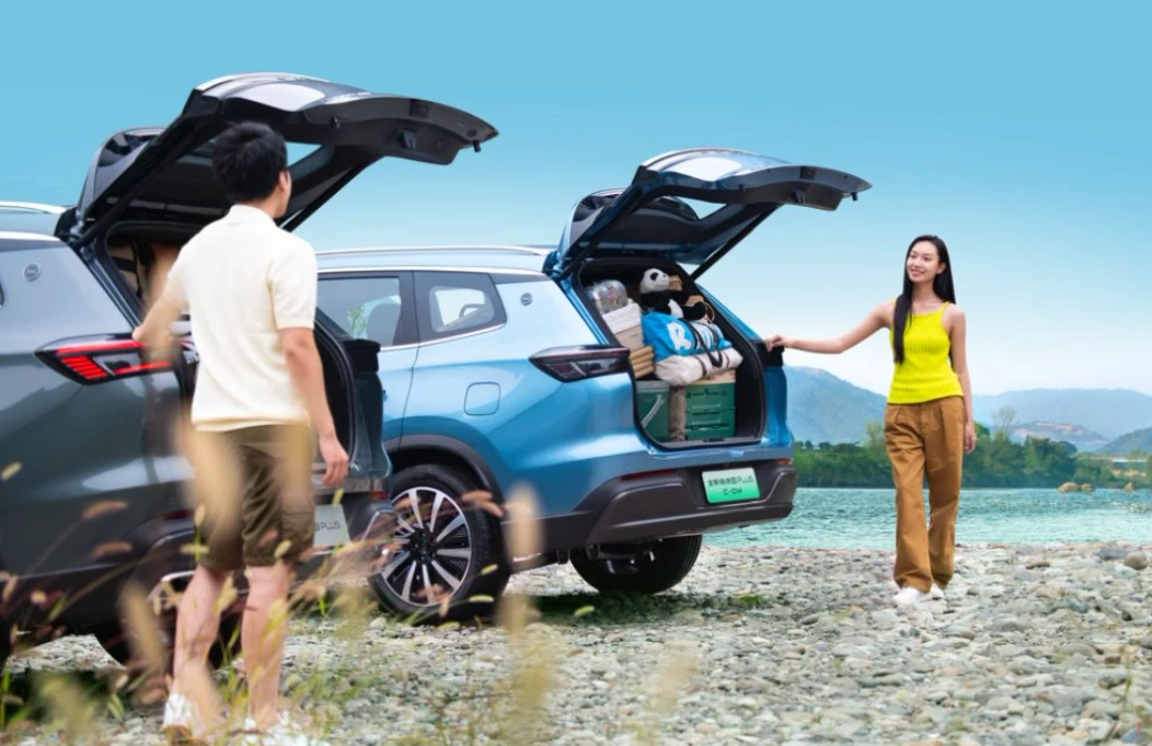 瑞虎8PLUS尊贵版与长安CS75PLUS四代尊享型：家用SUV的安全与空间进阶 - 哔哩哔哩