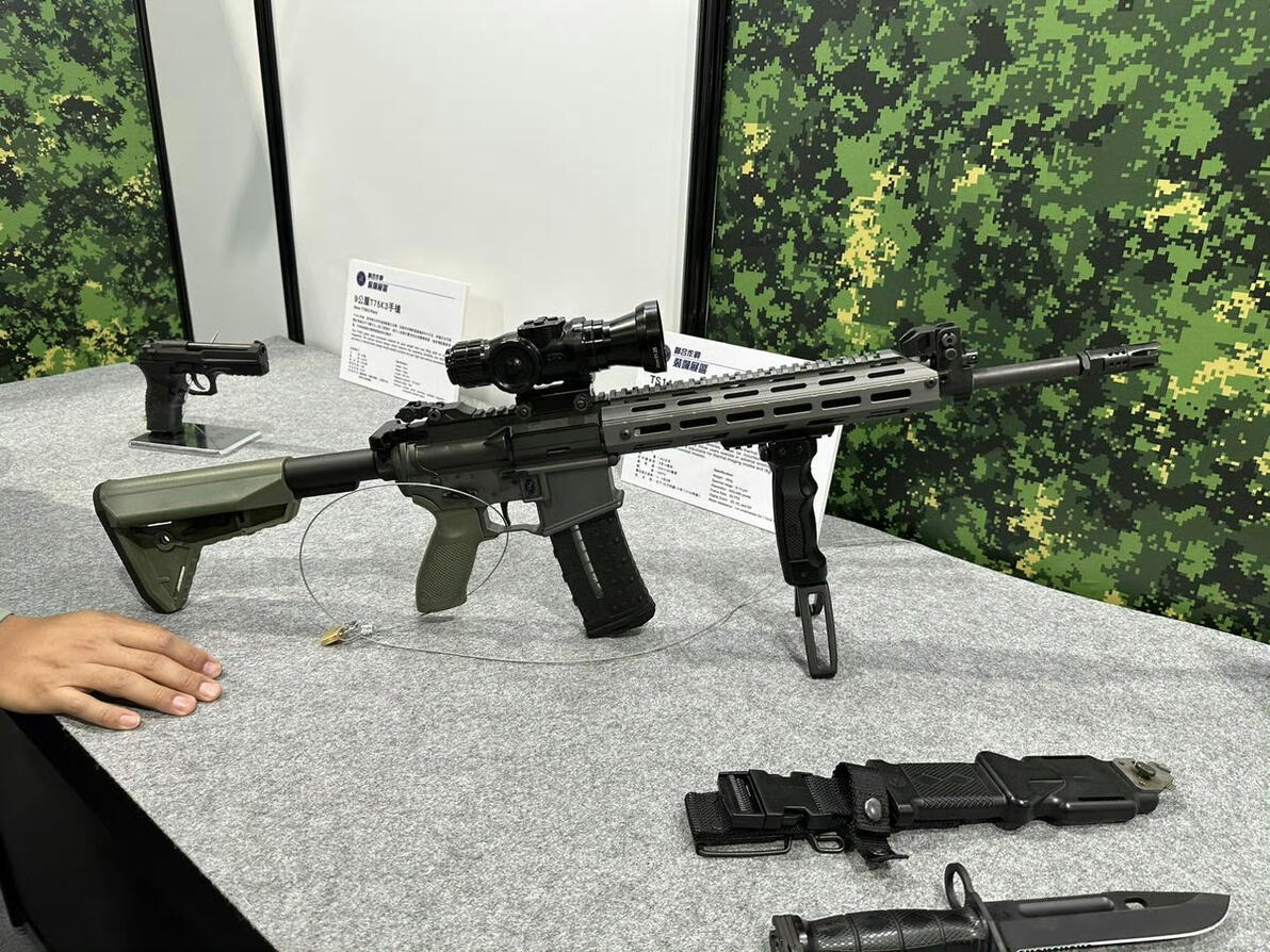 中国台湾T112式5.56公厘战斗步枪及其配件简介 - 哔哩哔哩