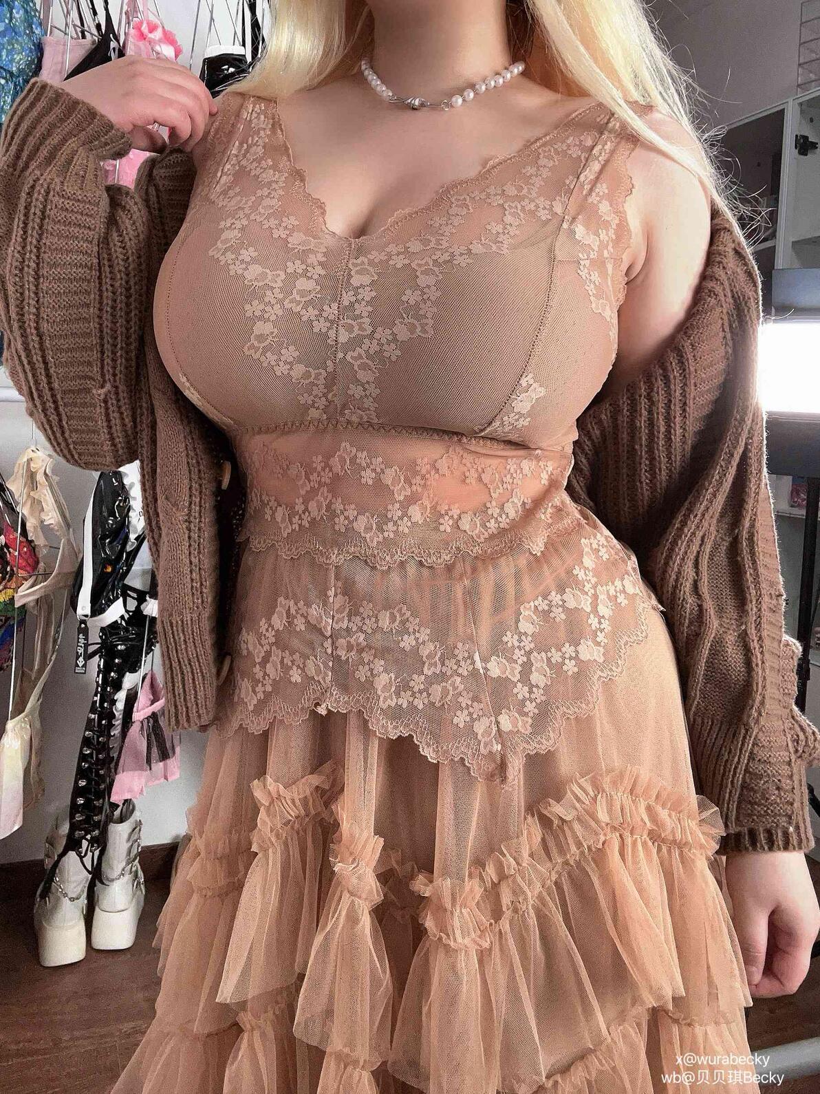 【Cosplay图集精选】贝贝琪Becky 桃子水袋 30P - 哔哩哔哩