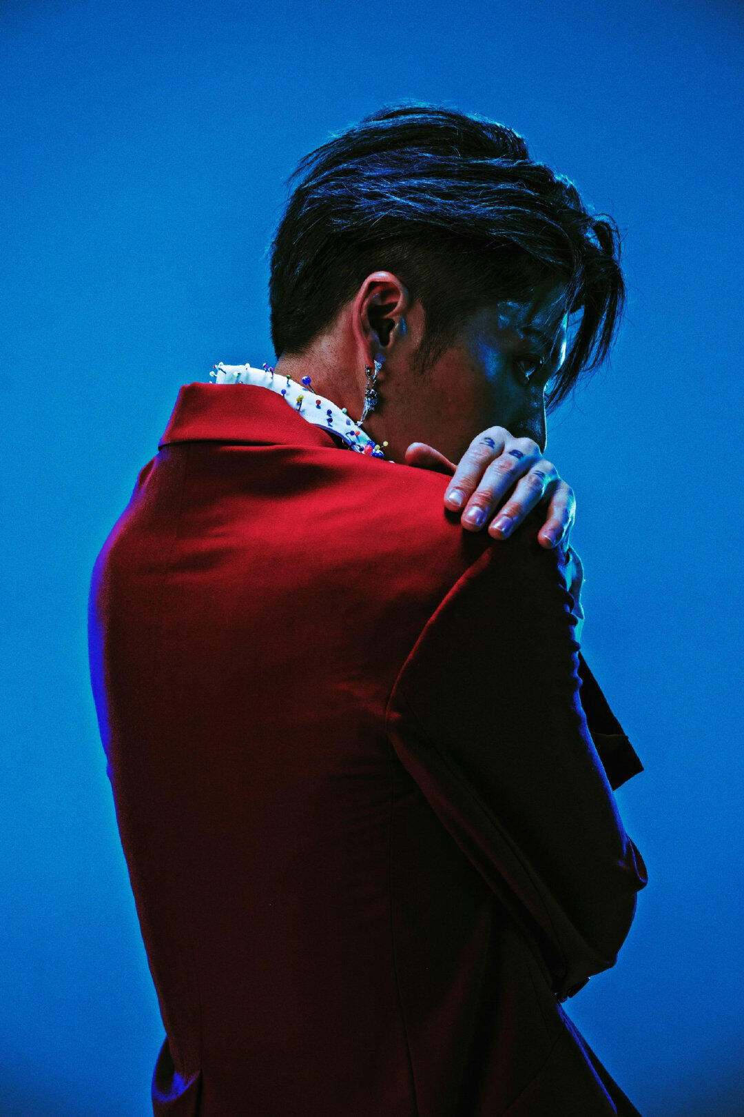 GQ访谈：MIYAVI谈最新专辑《Lost In Love, Found In Pain》 - 哔哩哔哩