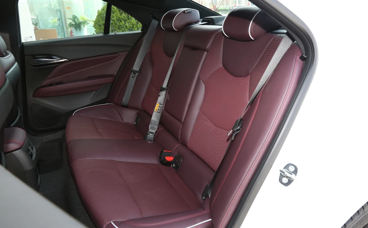 凯迪拉克CT4选购指南：1.5T和2.0T差的不只是排量 - 哔哩哔哩