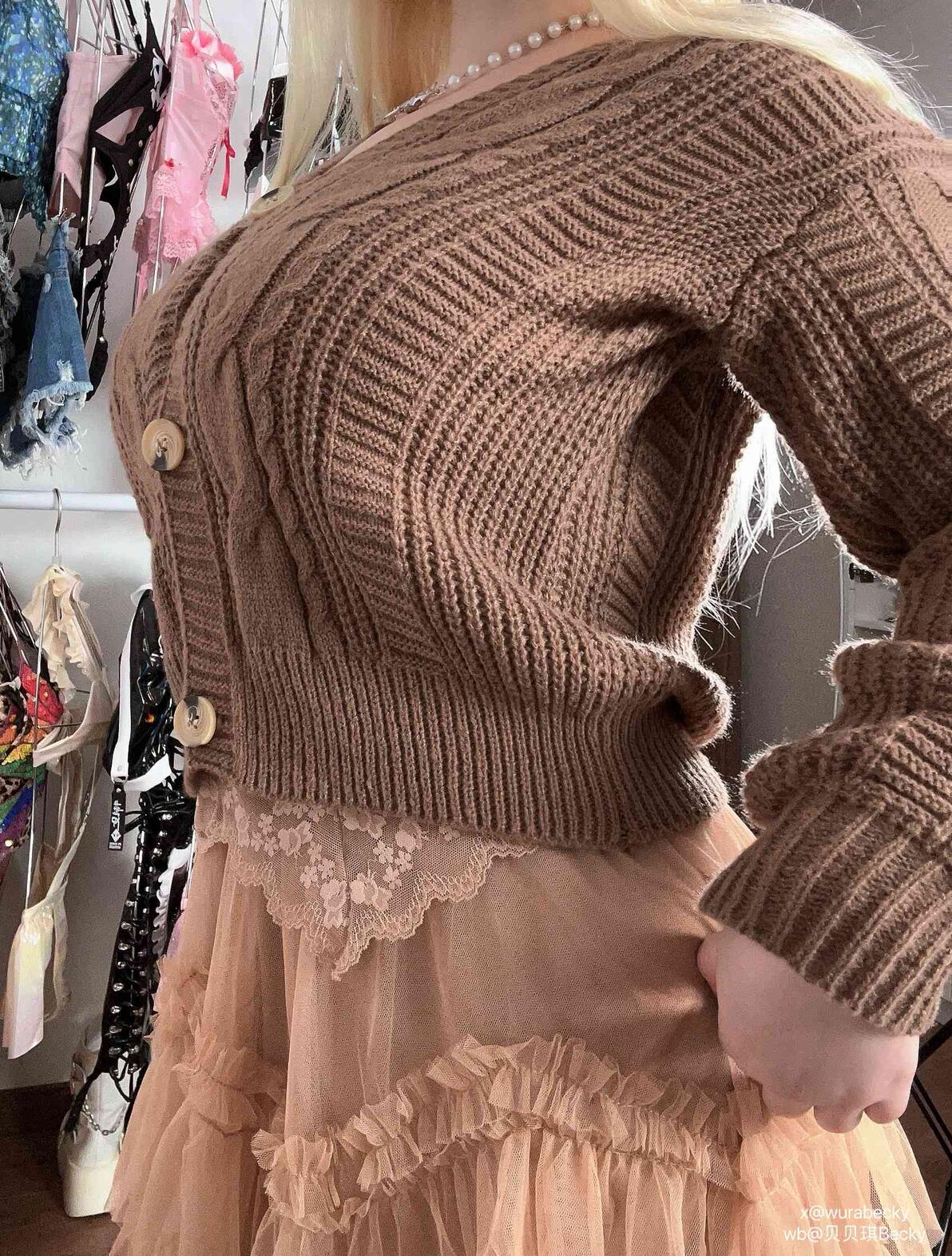 【Cosplay图集精选】贝贝琪Becky 桃子水袋 30P - 哔哩哔哩