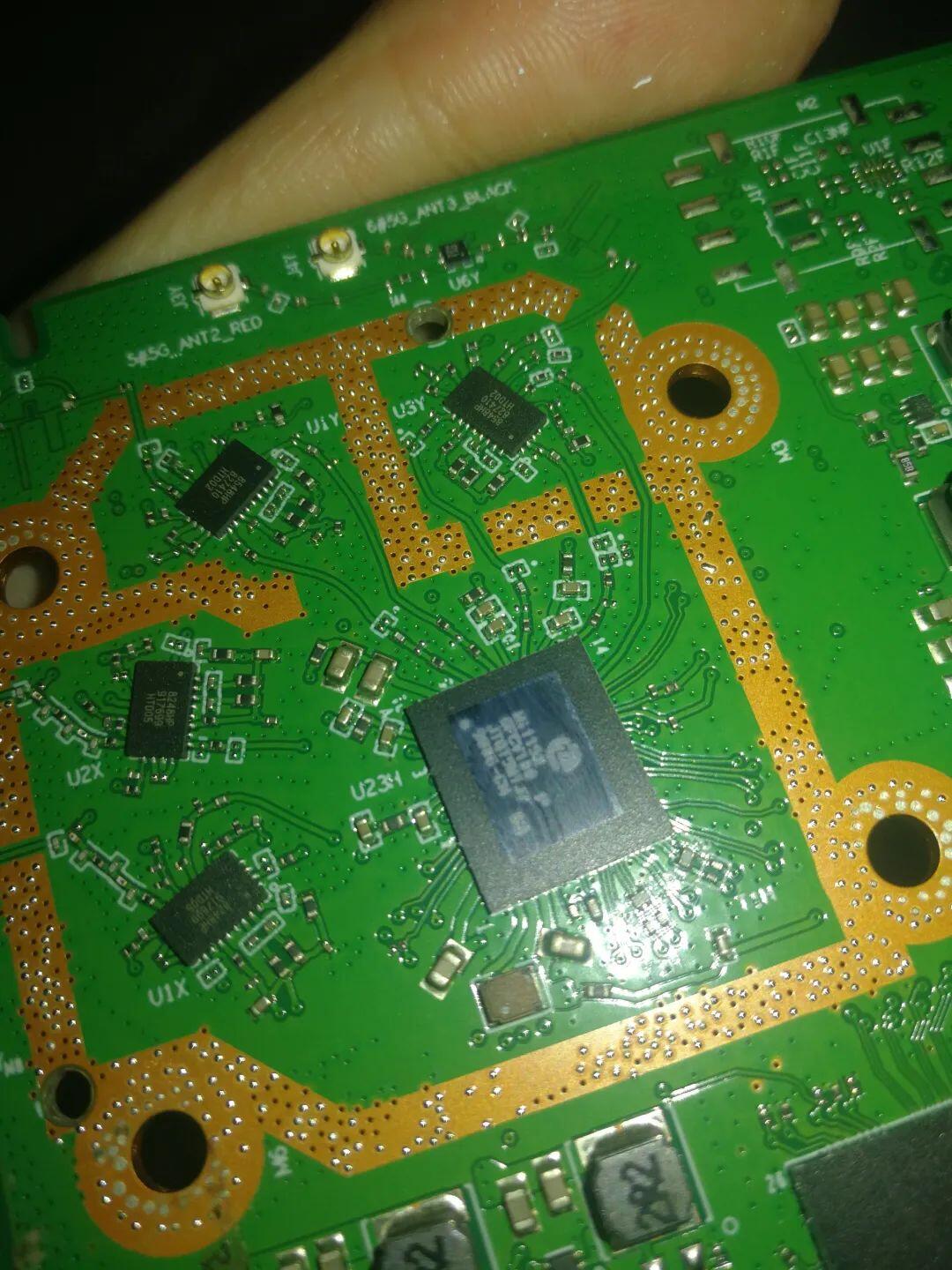 【图赏】华为在隐瞒些什么？万众（没人）期待的K662D拆解来了！【MizuiroBOX第2季】 - 哔哩哔哩