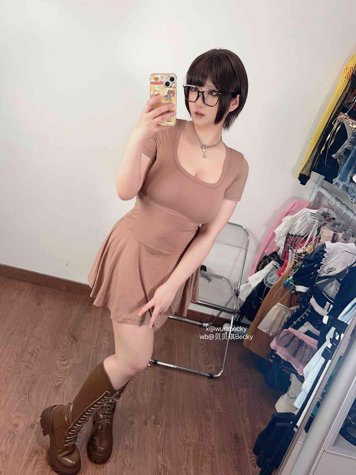 【Cosplay图集精选】贝贝琪Becky 桃子水袋 30P - 哔哩哔哩