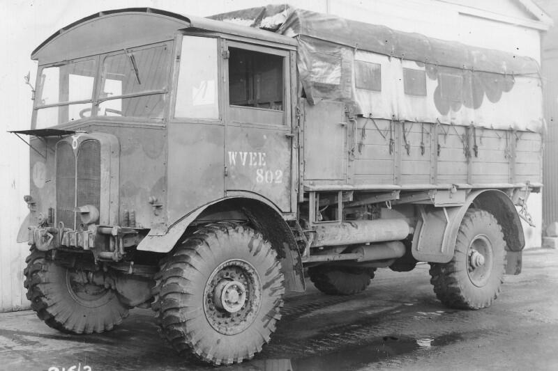 英国AEC重型轮式战车，直接安装坦克炮塔，获得超强火力 - 哔哩哔哩