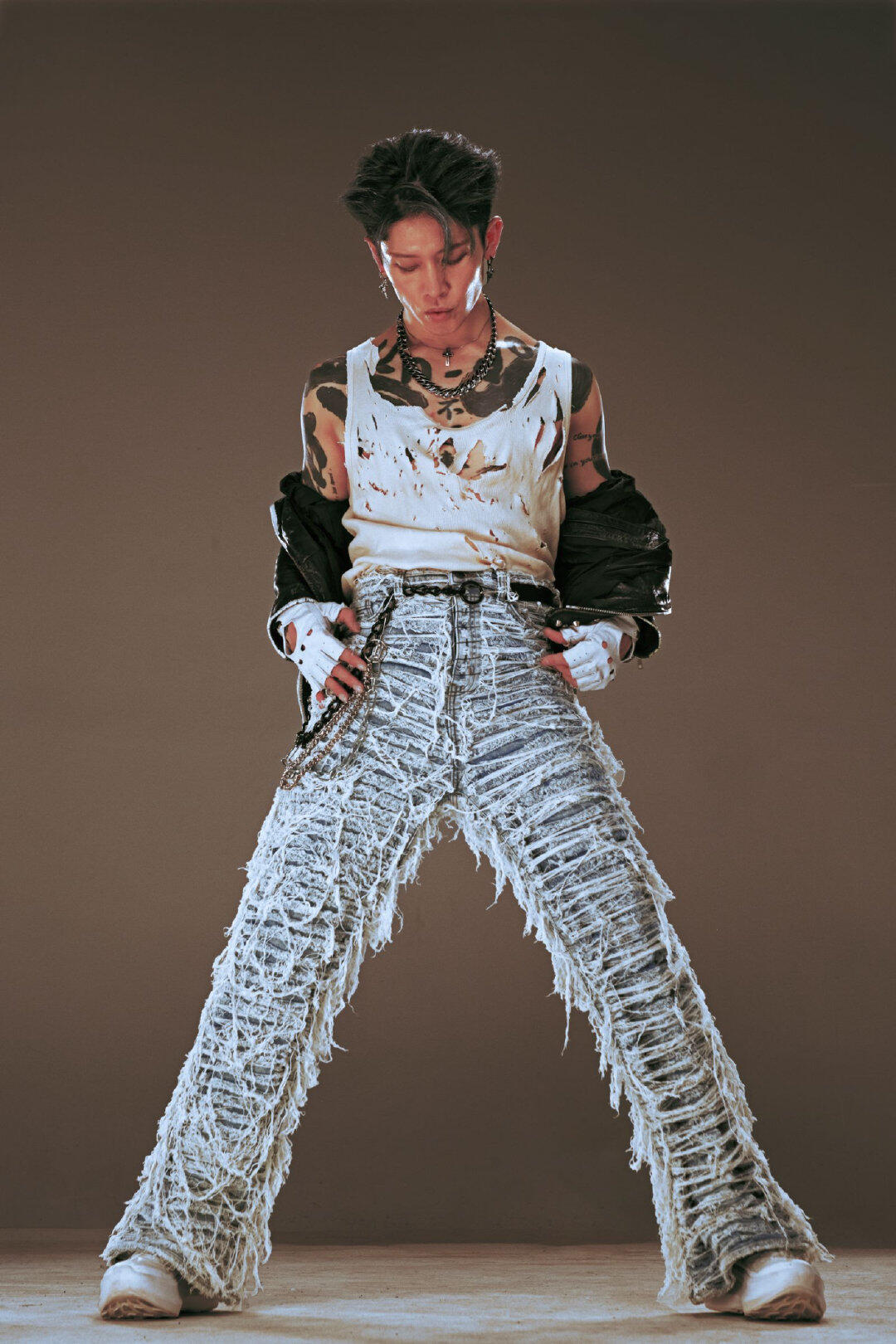 GQ访谈：MIYAVI谈最新专辑《Lost In Love, Found In Pain》 - 哔哩哔哩